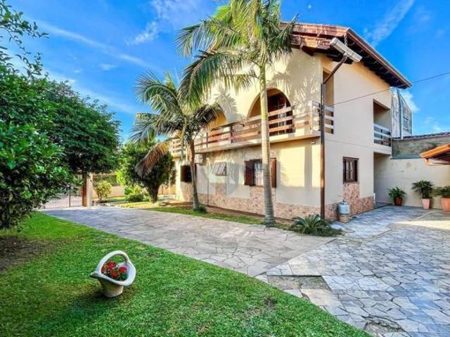 CASA 4 DORMITÓRIOS EM EXCELENTE LOCALIZAÇÃO