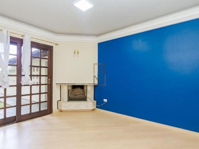 Casa 4 dormitórios em Santa Felicidade