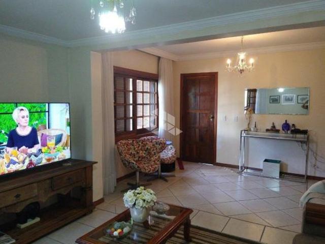 Casa 4 dormitórios impecável