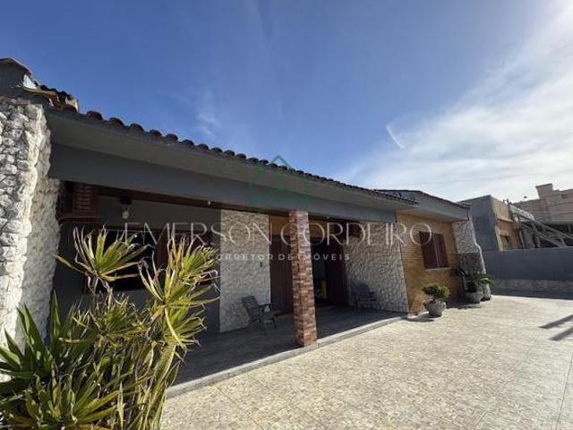 Casa 4 dormitórios ou + para Venda em Cidreira, Centro, 4 dormitórios, 1 suíte, 3 banheiros, 3 vagas