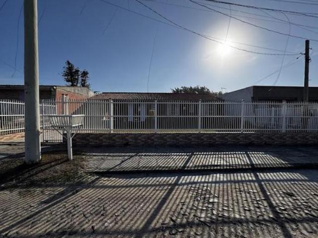 Casa 4 dormitórios ou + para Venda em Cidreira, Centro, 4 dormitórios, 2 suítes, 3 banheiros, 1 vaga