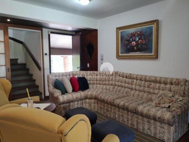 CASA 4 DORMITÓRIOS NO CORAÇÃO DE GRAMADO