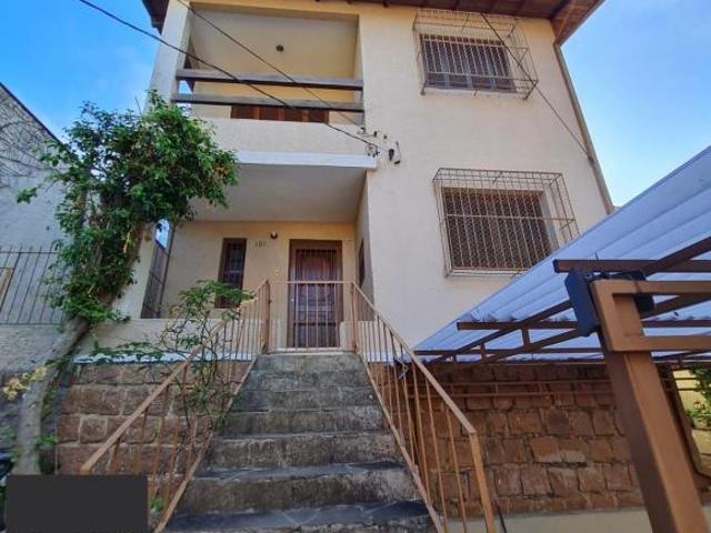 Casa 4 dormitórios no bairro Medianeira