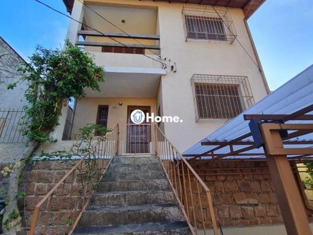 Casa 4 dormitórios no bairro Medianeira