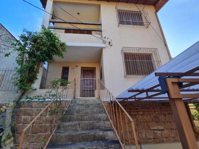 Casa 4 dormitórios no bairro Medianeira