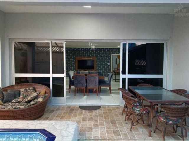 Casa 4 dormitórios sendo 1 suíte no bairro FLORIDA