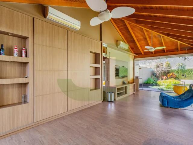 Casa 4 dormitórios sendo 1 suíte, semi mobiliada à venda no Morro do Espelho