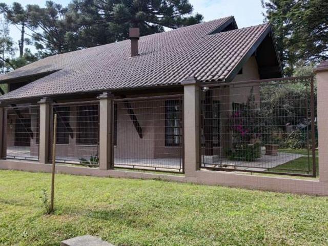 CASA 4 DORMITORIOS SUÍTES