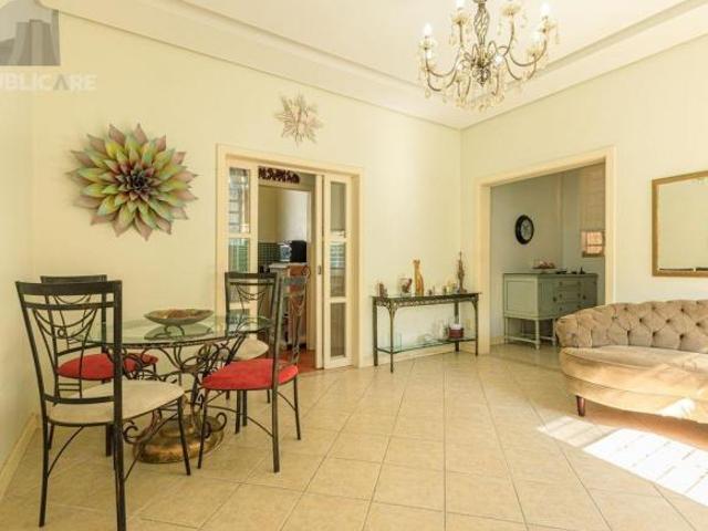 Casa 4 dormitórios Petrópolis