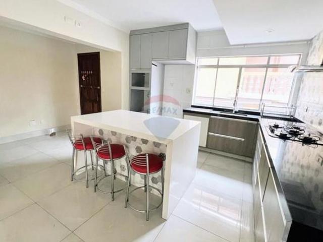 Casa 4 dormitórios Travessa da Av. Guarulhos