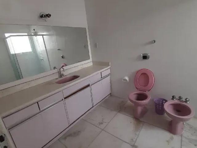 Casa Comercial 400m² com Estacionamento no Bom Fim