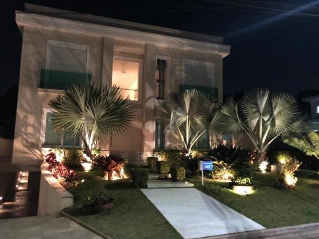 Casa 4 suítes MOBILIADA e decorada para locação e ou venda