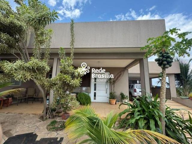 Casa 4 Suítes à Venda