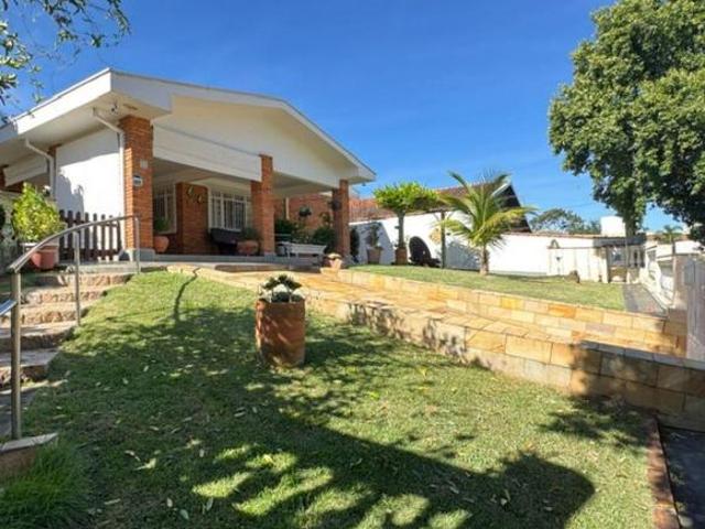 CASA 4 suítes Águas de São Pedro