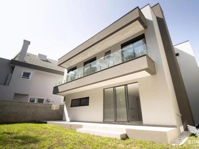 Casa 4 suítes em Condomínio em Santa Felicidade