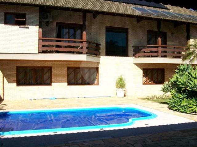 Casa 4 suítes em Santa Felicidade