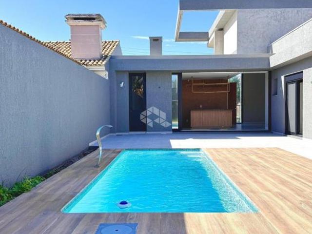 Casa 4 suítes independentes, living integrado em 2 ambientes com lareira, cozinha, lavabo, piscina e