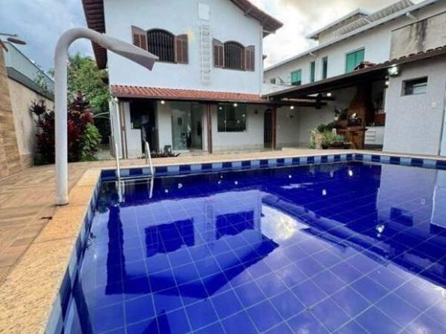 CASA 4 QUARTOS, 4 VAGAS PISCINA