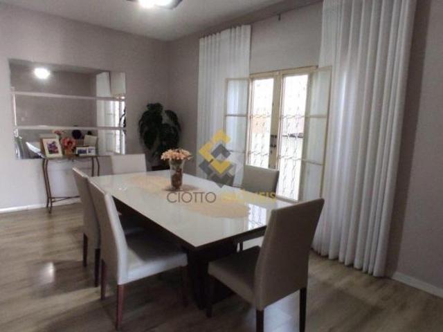 Casa 4 quartos