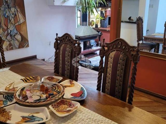 Casa 4 Quartos 1 Suíte com 467 m² Construídos, Terreno Amplo e Potencial Comercial. Bairro Cristo