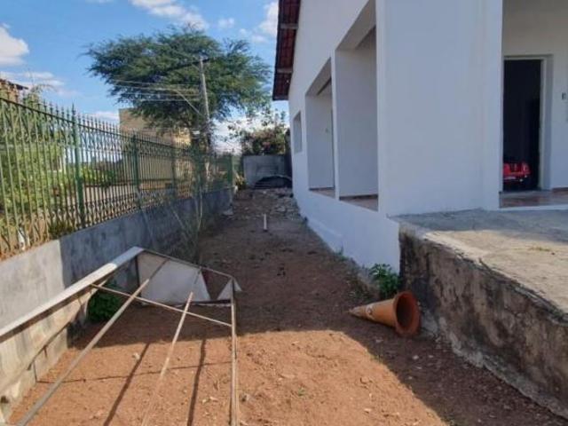 Casa 4 Quartos, 1 Suíte, Lote de 527 m2 Estuda Troca Por Imóvel Menor Valor Bairro São João Bat