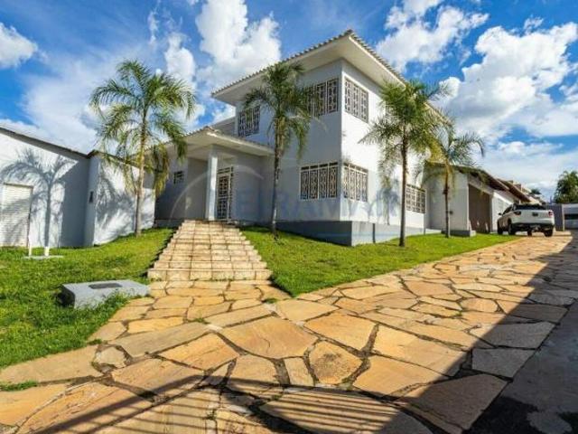 Casa 4 Quartos, 2 Suites e 4 Vagas de Garagem À Venda Arniqueiras