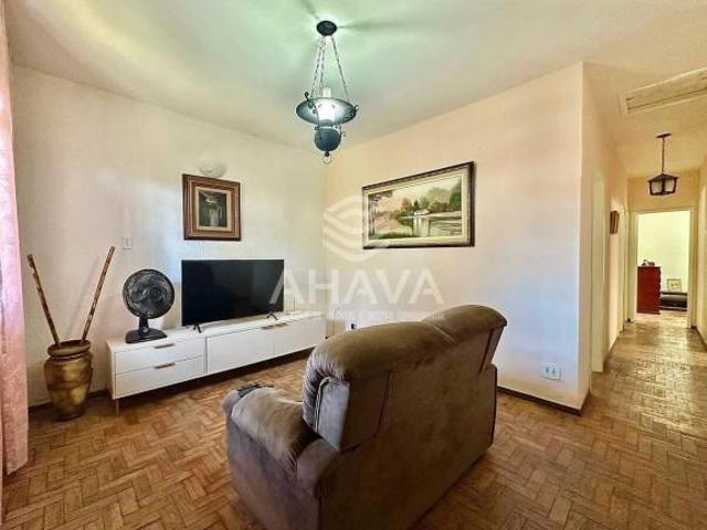 Casa 4 Quartos | 360m² | Itapoã | 2 Vagas de Garagem | Próximo à Avenida Dom Pedro I