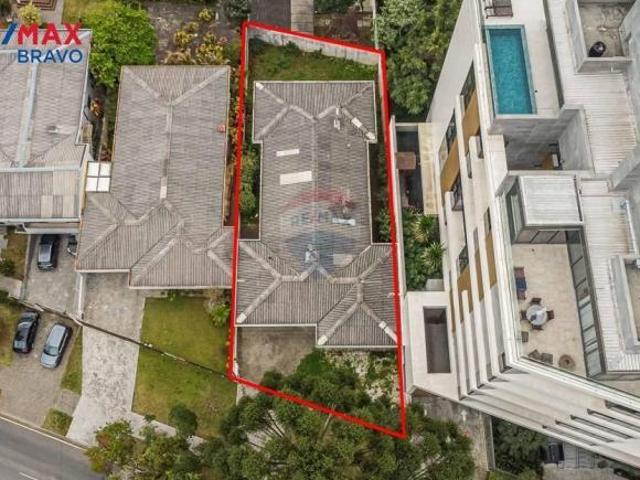 Casa 4 quartos, 3 suítes ao lado do MON