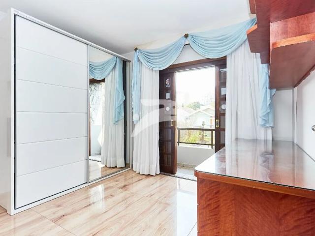 Casa 4 Quartos Tingui 224m²