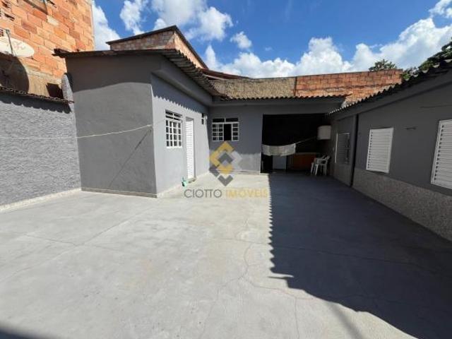 Casa 4 quartos Universitrio
