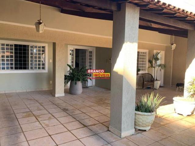 CASA 4 QUARTOS A VENDA NO GUARÁ I PRÓXIMO AO METRÔ