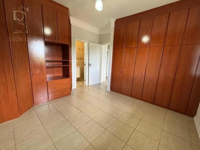 Casa 4 Quartos com 3 Suítes e 400m² Parque das Esmeraldas