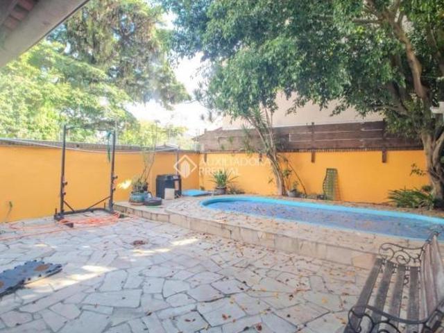 Casa 4 Quartos com 01 Suíte com Piscina Bairro Ipanema