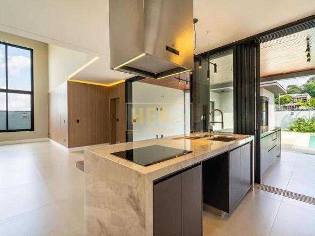 Casa 4 Quartos com 4 Suítes e 325m² Alphaville