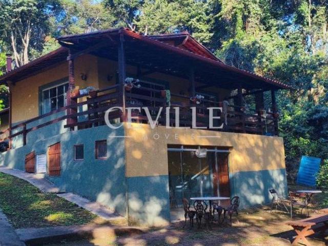 Casa 4 quartos com ótima privacidade em condomínio