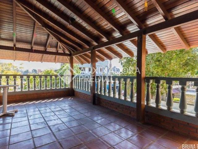 CASA 4 QUARTOS COM PÁTIO E PISCINA NA RUA ALBERTO SILVA VILA IPIRANGA