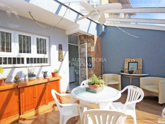 CASA 4 QUARTOS COM PÁTIO E PISCINA NO VERDES CAMPOS