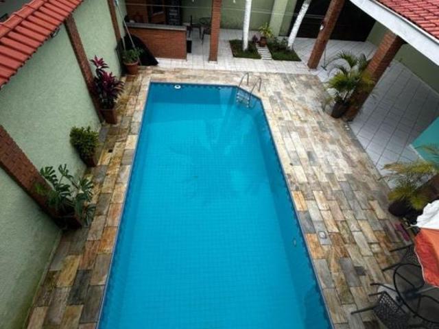 CASA 4 QUARTOS COM PISCINA À 150M DA PRAIA EM ITANHAÉM