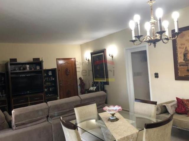 Casa 4 Quartos com Piscina e Salão de Festas
