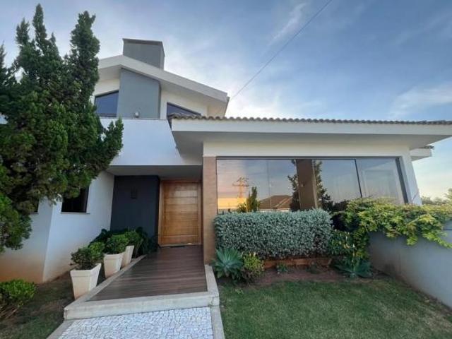 Casa 4 Quartos com Piscina Residencial Portal da Serra