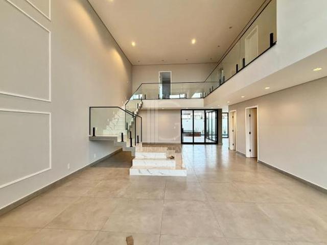 CASA 4 QUARTOS E 3 SUÍTES COM PISCINA GOLDEN VILLE