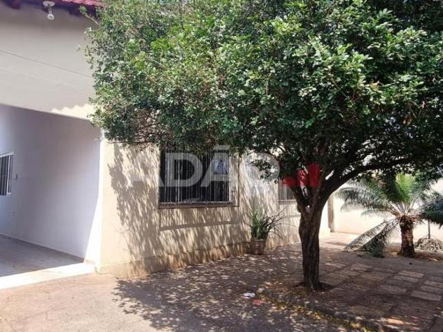 Casa 4 Quartos Escritório Churrasqueira Setor Urias Magalhães Casa de Rua com 4 Quarto s por R$ 589