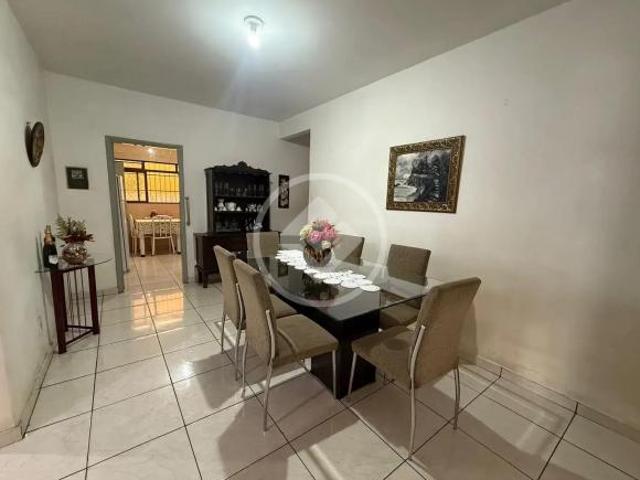 Casa 4 Quartos para Venda no Jardim América Goiânia