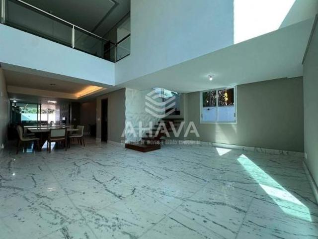 Casa 4 Quartos sendo 1 Suítes, 4 Vagas, 500m², Bairro Bandeirantes, próximo a Avenida Professor Clov