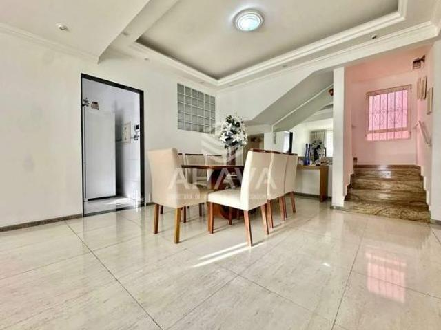Casa 4 Quartos sendo 2 suítes 6 Vagas 255m² Bairro Dona Clara