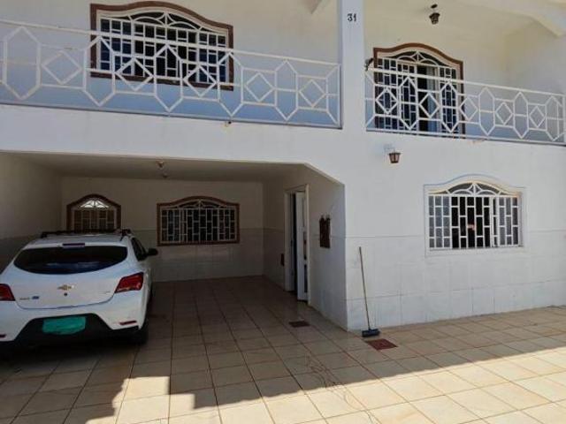 Casa 4 quartos sobrado 6 vagas de garagem QNC Taguatinga Norte