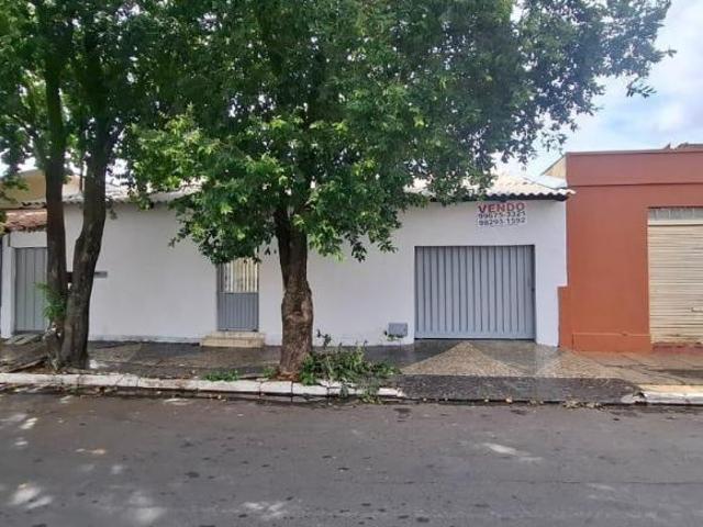 Casa 4 Quartos, suíte, 02 salas, desocupado, ao lado do Estádio do Atlético, Setor dos Funcionários