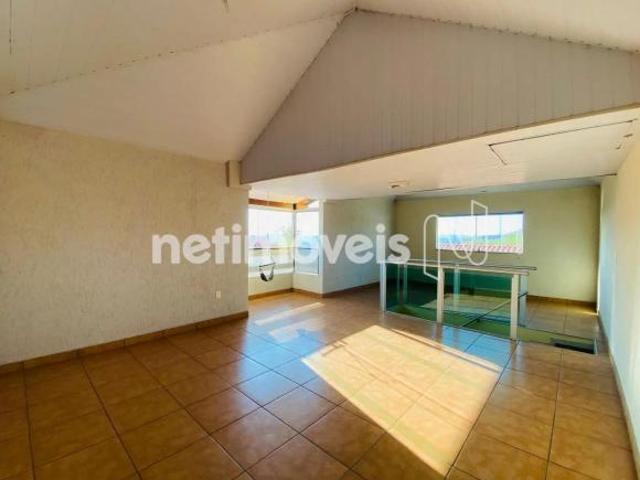 Casa 4 quartos, suíte, varandão, terraço, aceita financiamento, reformada, 3 vagas e quintal