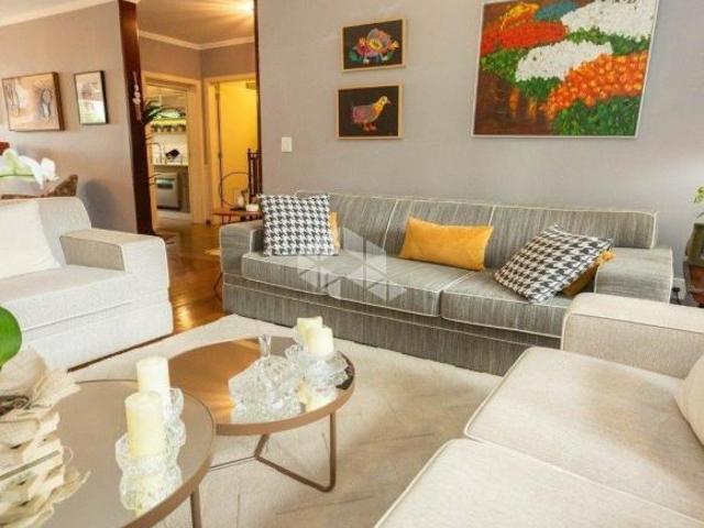 Casa 4 quartos super versátil para uso residencial ou comercial no bairro Auxiliadora, Porto Aleg