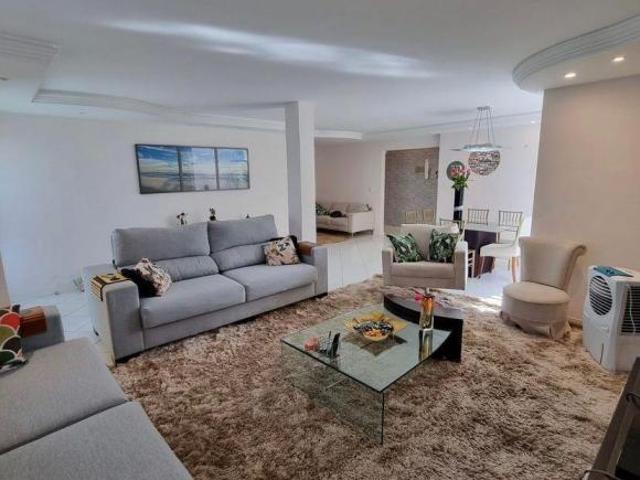 Casa 4Q a venda no Setor Aeroporto Casa de Rua com 4 Quarto s por R$ 1370000.00 no setor Setor Aero